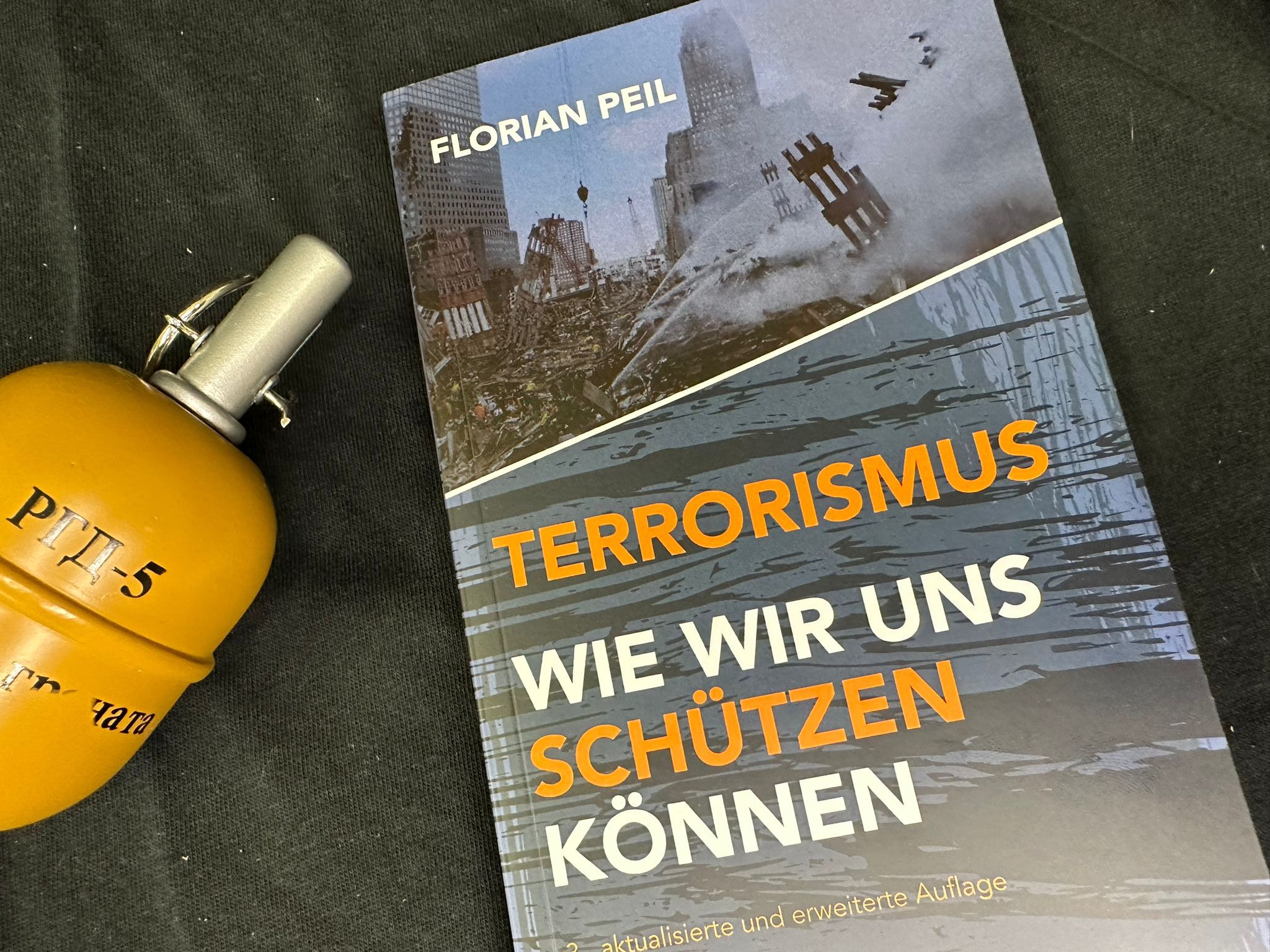 BOOKS & MORE: How we protect ourselves against terrorism. | SPARTANAT
